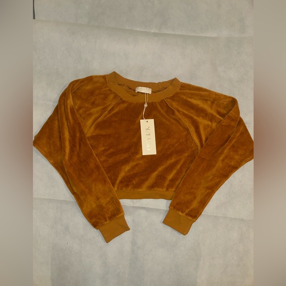 Suzi Kondi | Sweaters | Suzie Kondi Rust Colored Drop Sleeves Cropped ...